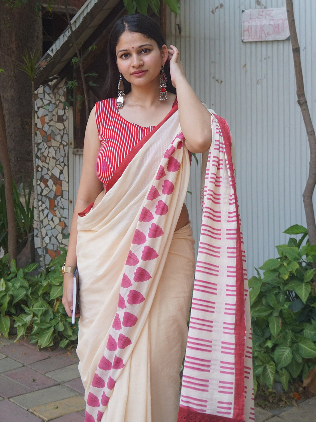 Pankhudi Cream Mul Leaf Saree - Polki – Flourish