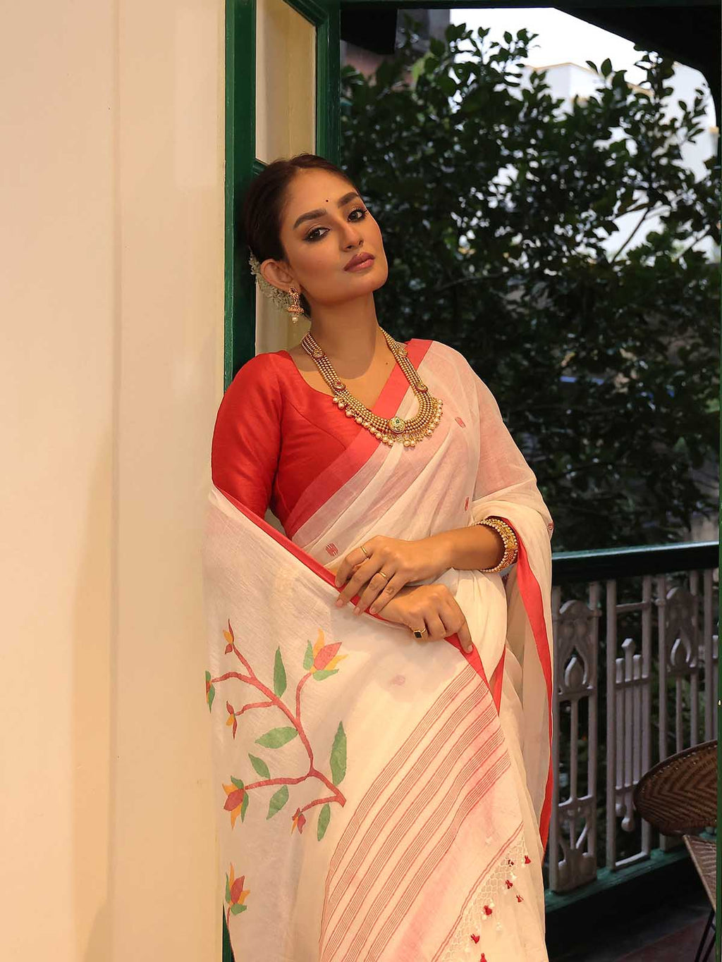 Flourish Women’s Saree – White Floral Jamdani Saree for Formal Wear